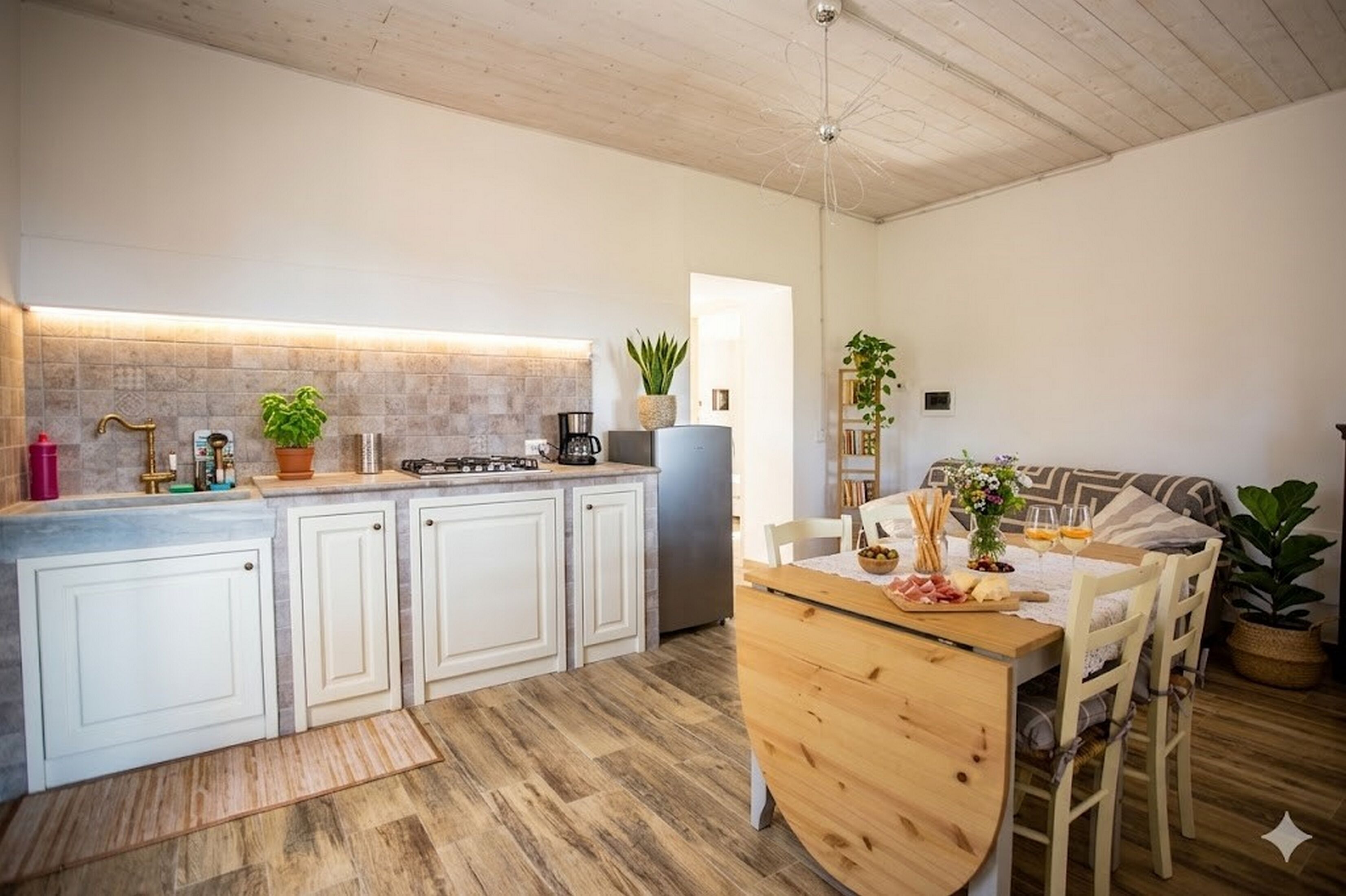 Apartamento, vista para a colina | Restaurantes