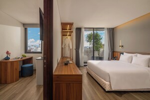 Suite-Estúdio, varanda, Vista para a cidade | Cozinha privada | Uma cafeteira/bule, Minifrigorífico, uma placa de cozinha