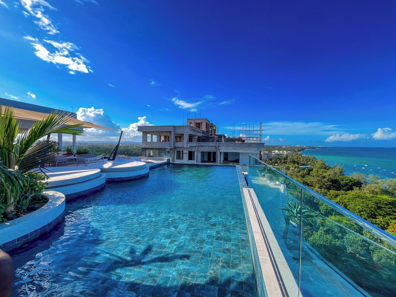 Apartamento Comfort, 1 quarto, vista para a praia | Piscina no piso superior | 2 piscinas exteriores 