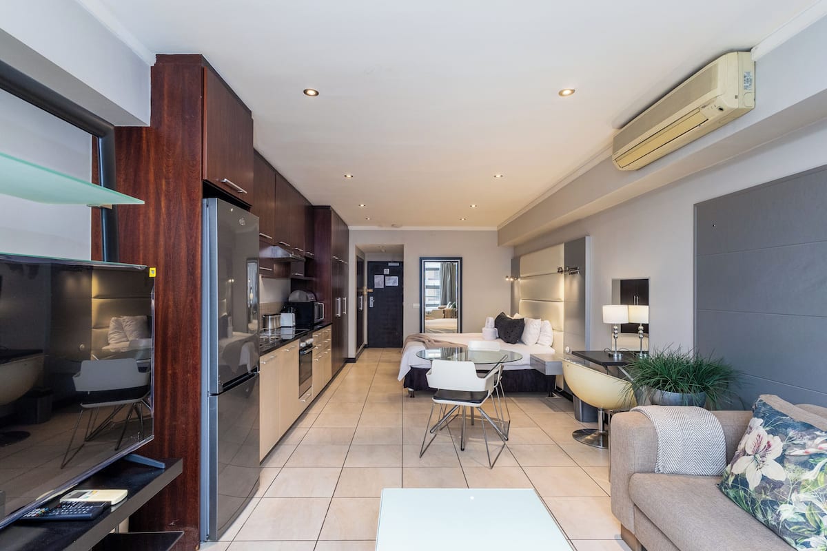 Apartamento Básico, Vista para a cidade | Cofre no quarto, ferro/tábua de engomar, Wi-fi grátis 