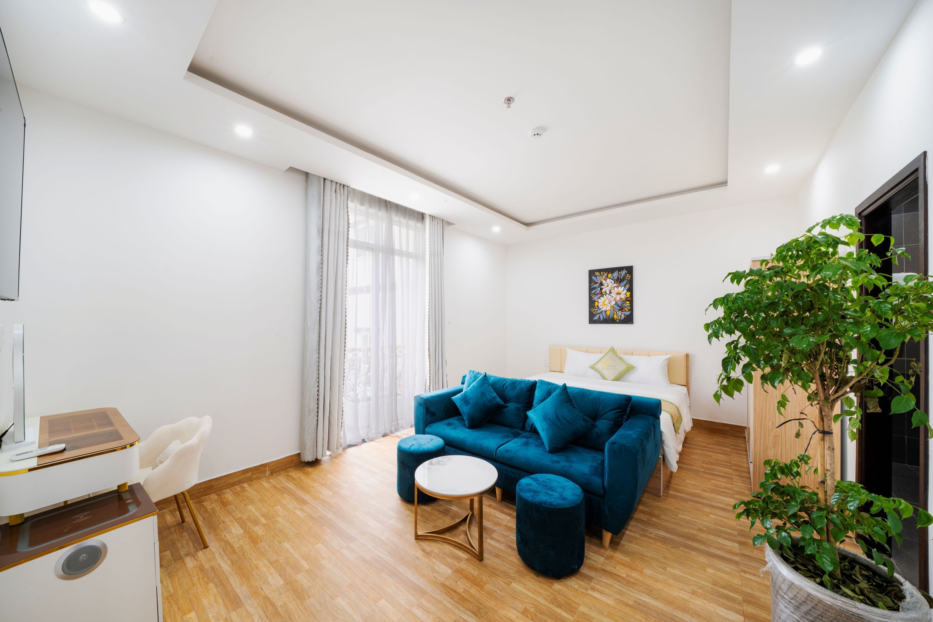 Quarto Deluxe, varanda, Vista para a cidade | Secretária, Wi-fi grátis, roupa de cama fornecida 
