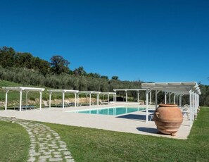 Piscina externa sazonal