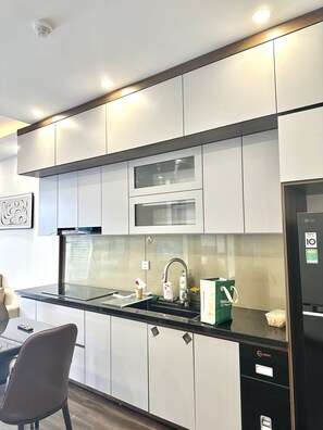 Apartamento de Luxo, varanda, Vista para a cidade | Cozinha privada