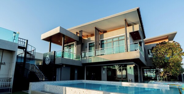 Sky Beach Pool Villa Chanthaburi 1 - Laem Sing District