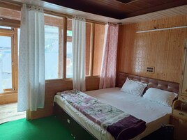 Quarto luxo | Camas extras/dobráveis (sobretaxa), Wi-Fi de cortesia, roupa de cama