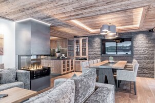 Suite de Luxo, varanda, vista para a montanha | Restaurantes