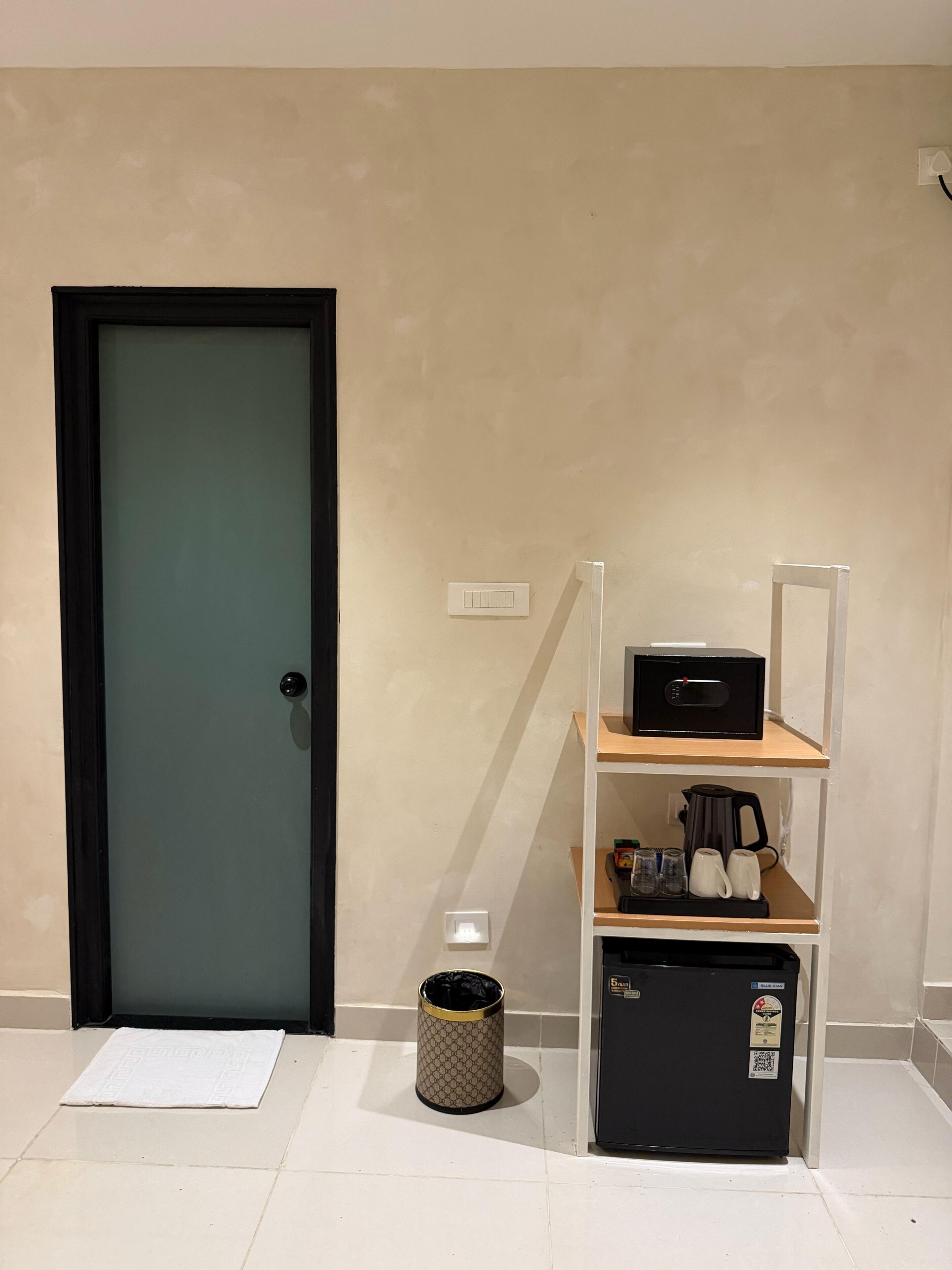 Quarto Standard | Sala de estar | Televisor LCD de 43 polegadas com canais digitais 