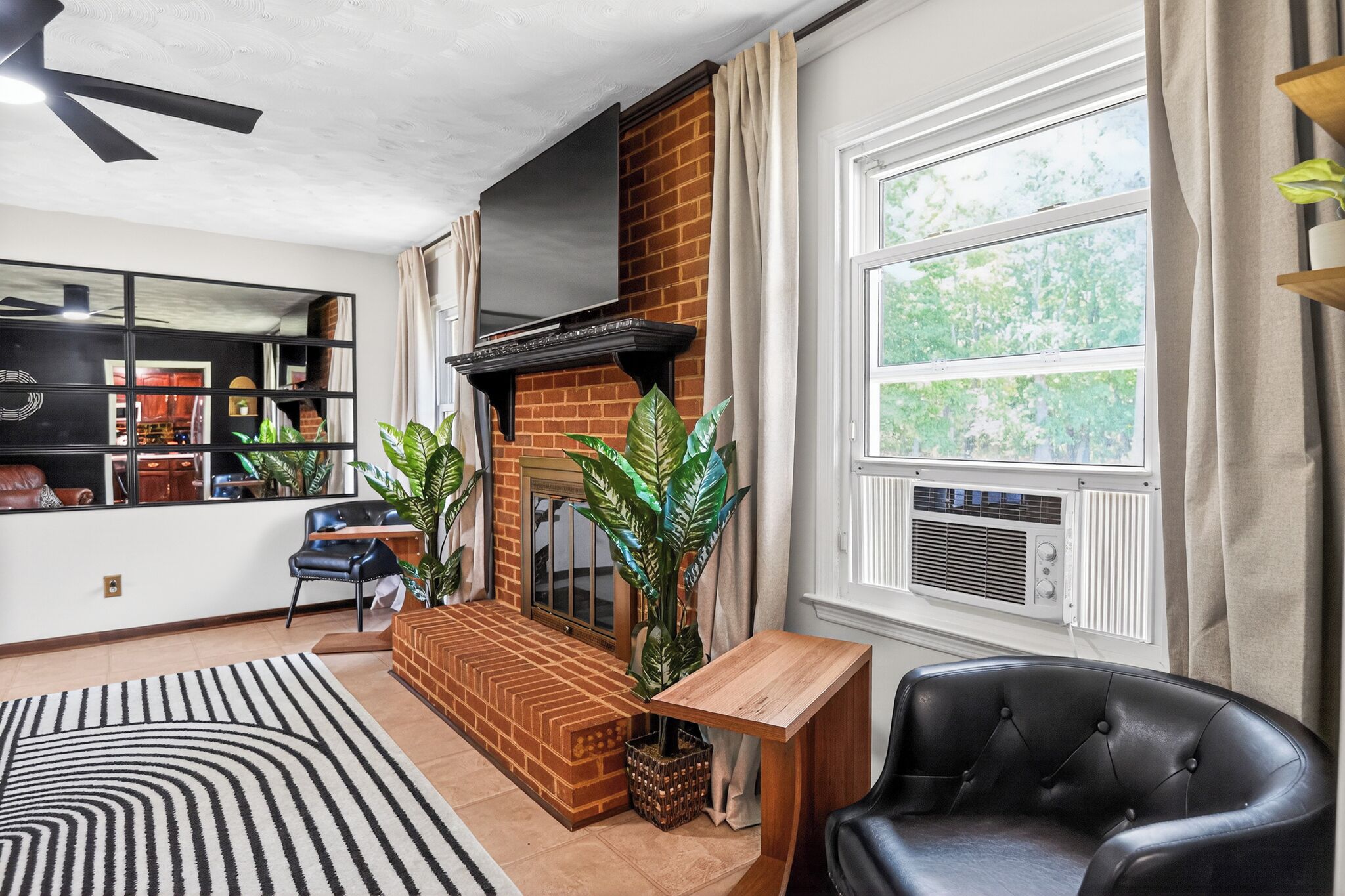 Spacious & Clean 3-bedroom Boutique Retreat Near Ft. Eustis With Free Parking - Newport News, VA
