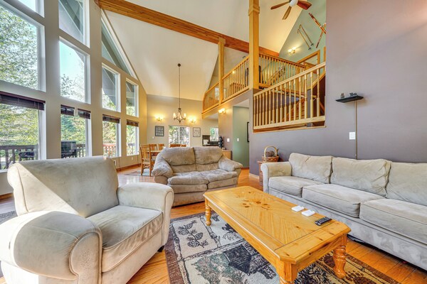 < 1 Mi To The Summit! A-frame Getaway W/ Mtn Views - Keechelus Lake, Snoqualmie Pass