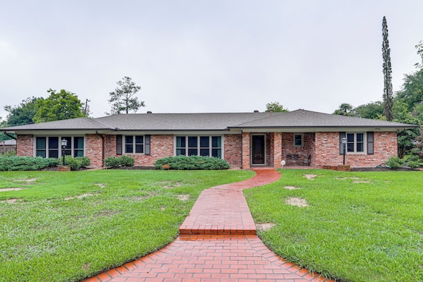 3 Mi To Dtwn Alexandria: Family Home W/ Hot Tub! - Alexandria, LA