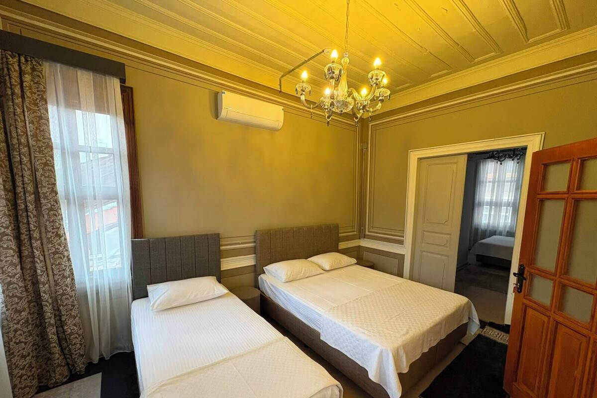 Quarto Familiar | Roupa de alta qualidade, cofre com capacidade para portátil