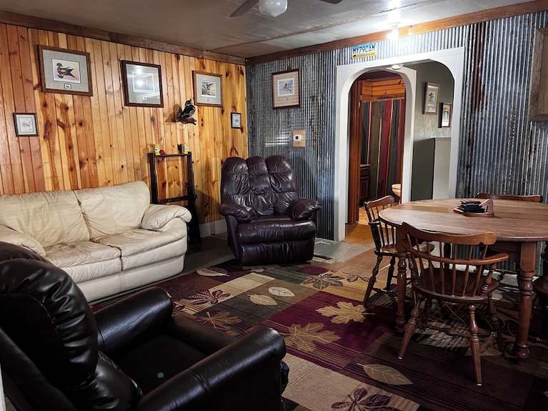 3-bedroom Cabin Located In The Heart Of The Prairie, Gackle, For A Relaxing Stay - North Dakota