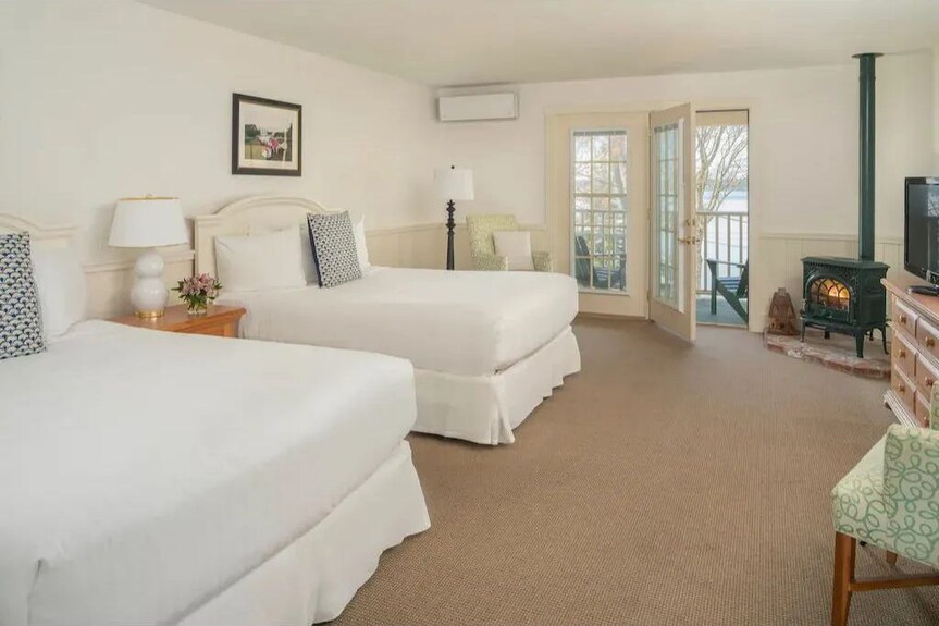 Ada Lodge | 2 Queens + Partial Ocean View - Boothbay Harbor, ME