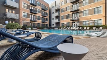Piscina exterior sazonal