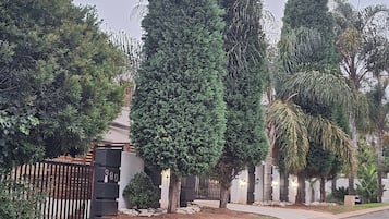 Apartamento, 2 quartos | Terrenos do alojamento