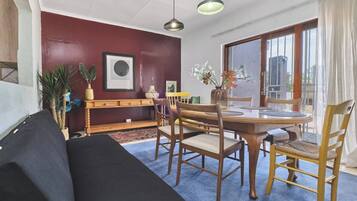 Apartamento, 3 quartos, pátio | Sala de jantar