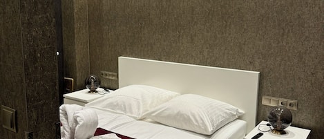 Suíte luxo, vista para a cidade | Roupas de cama premium, escrivaninha, espaço de trabalho para notebook
