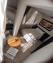 Quarto Clássico com Cama de Casal