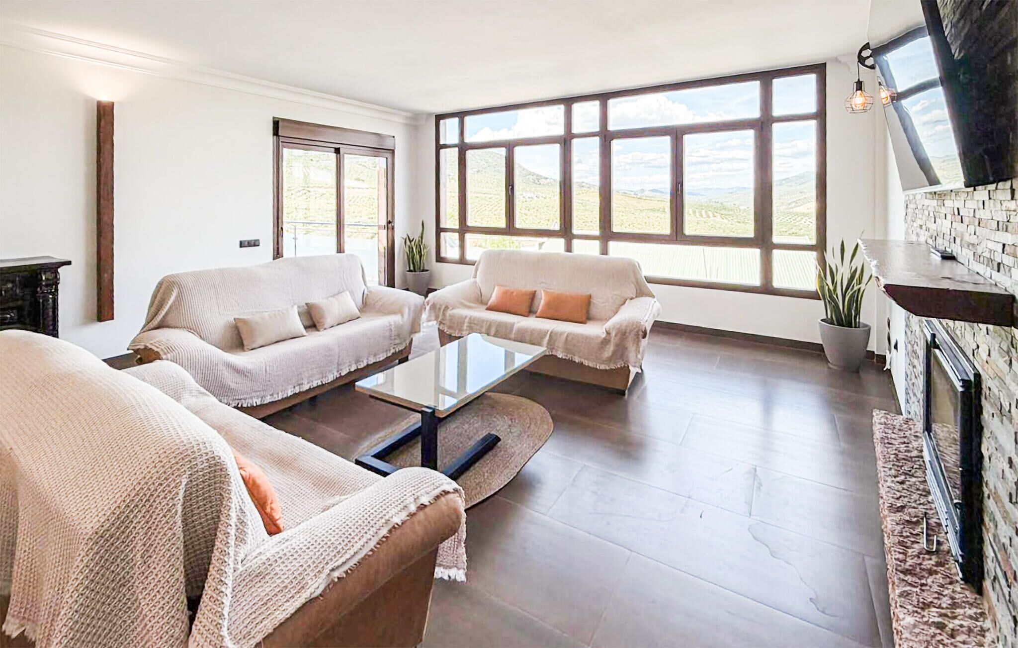 Amazing Home In La Celada - Iznájar