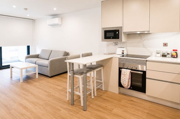 Victory Suites, - Swimming Pool And Gym, Close To Airport, Beach And Ocean Village - Gibraltar