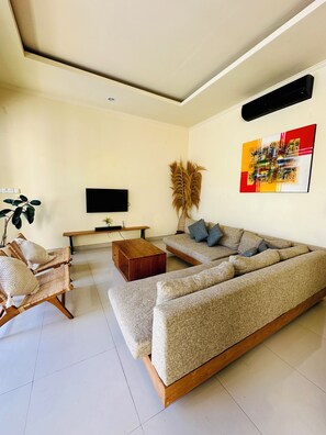 Vila, sacada, vista para a piscina | Área de estar