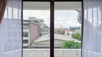 Quarto superior, vista para a cidade | Escrivaninha, camas extras/dobráveis (sobretaxa), Wi-Fi de cortesia