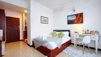Quarto Superior, Vista para a cidade | Secretária, camas desdobráveis, Wi-fi grátis, roupa de cama fornecida