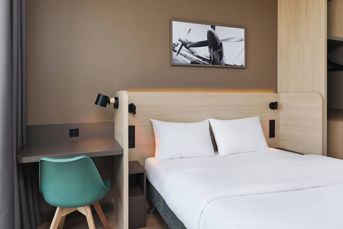 Quarto Standard, 1 cama queen-size | Roupa hipoalergénica, secretária