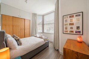 Private Roof Terrace · 1-Bed Victorian Flat · 2 Min Walk to Clapton ...