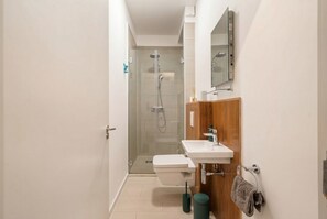 Private Roof Terrace · 1-Bed Victorian Flat · 2 Min Walk to Clapton ...