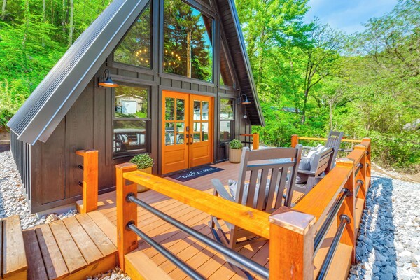 Steps To Dale Hollow Lake! Cozy A-frame Cabin - Dale Hollow Reservoir, TN