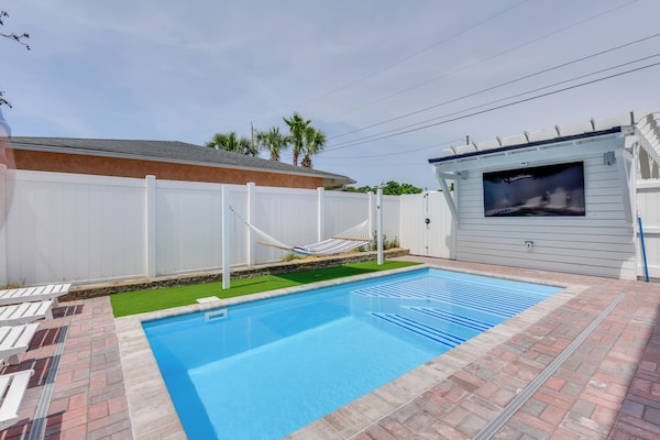 Walk To Beach: Designer Pcb Retreat Near 30a! - Panama City Beach, FL