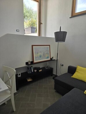 ULIVELLA | Sala de estar | Televisor LED de 24 polegadas com canais digitais 