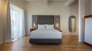 Quarto luxo, vista para a cidade | Roupas de cama premium, edredons de pluma