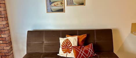 Apartamento | Sala de estar | TV de ecrã plano