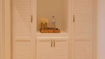 Quarto Duplo Deluxe | Minibar, cofre no quarto, cortinas/cortinados opacos