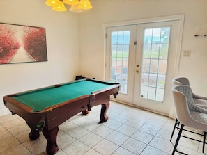 Casa, 6 quartos, acessível, pátio | Sala de jogos
