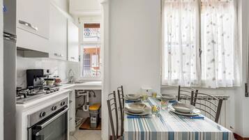 Apartamento standard, 1 quarto, micro-ondas (Casa Tolly Rapallo) | Cozinha privada