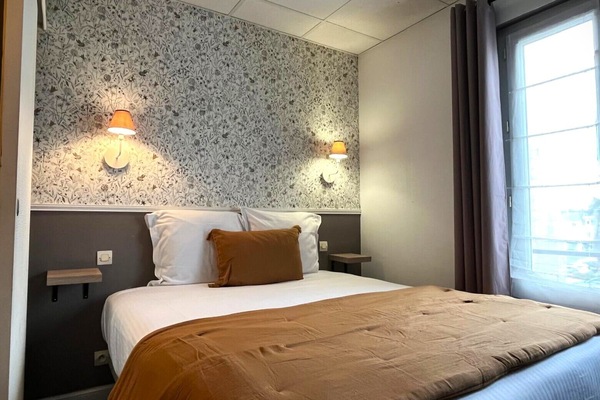 Quarto casal superior, vista para a cidade | Ferros/tábuas de passar roupa, Wi-Fi de cortesia