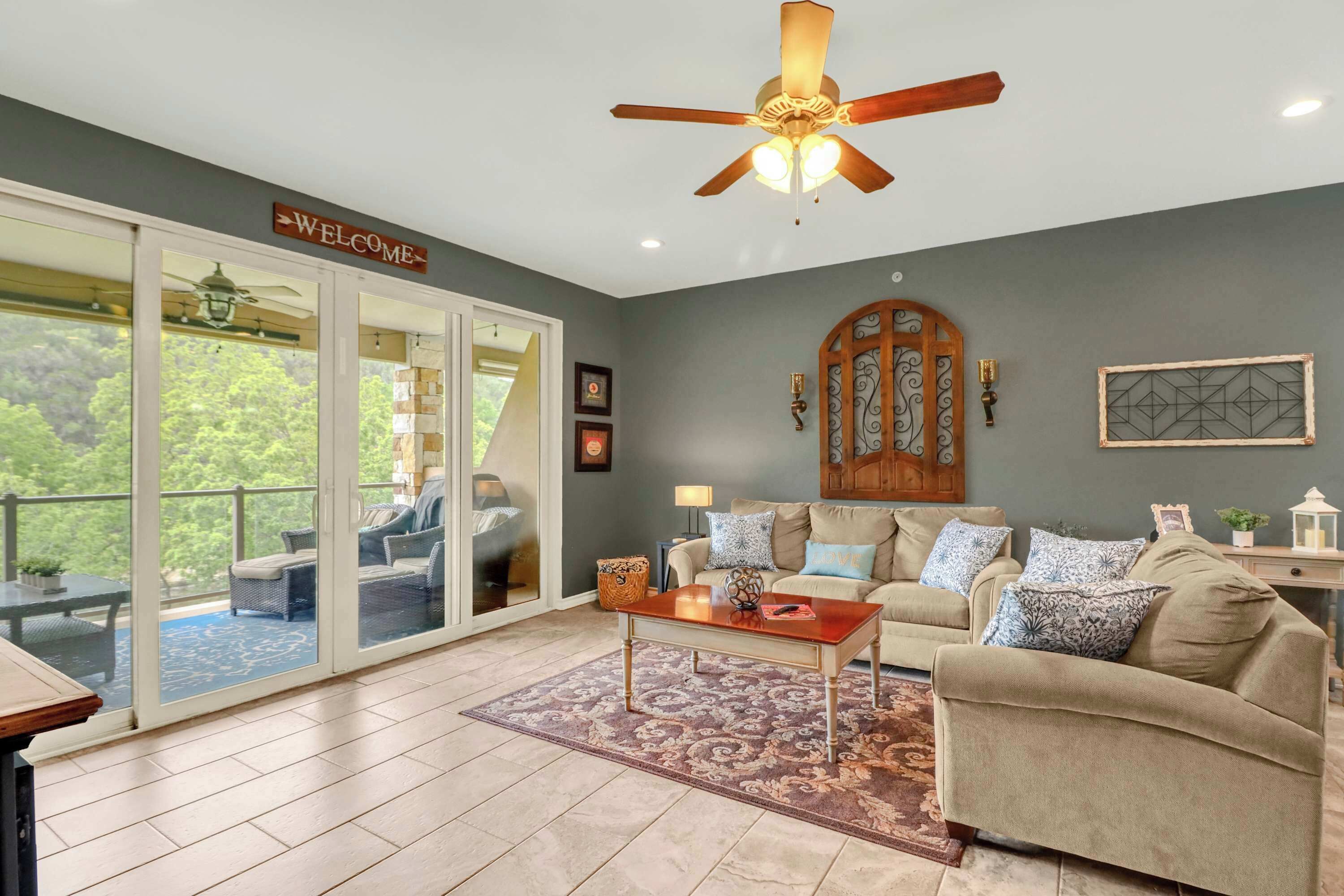 Cliffside Paradise Waterfront - Canyon Lake