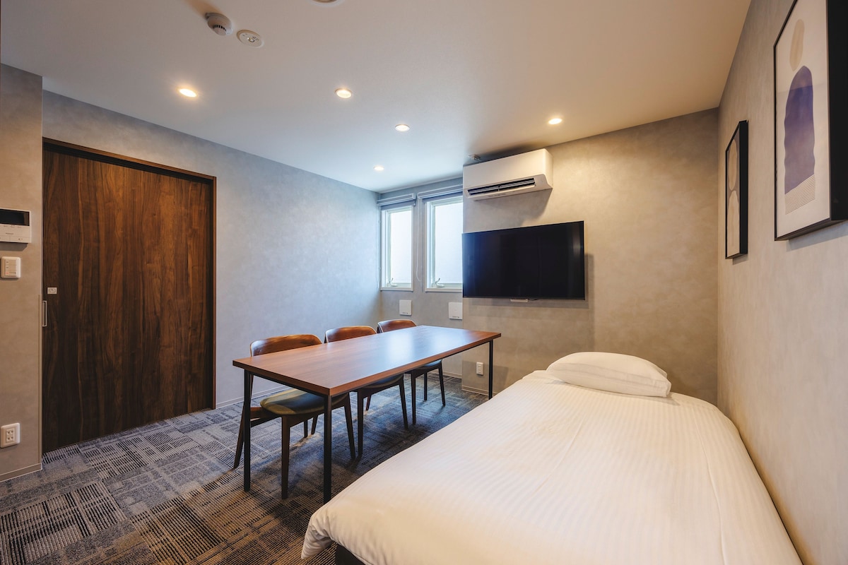 Quarto Twin Comfort | Secretária, Wi-fi grátis, roupa de cama fornecida 