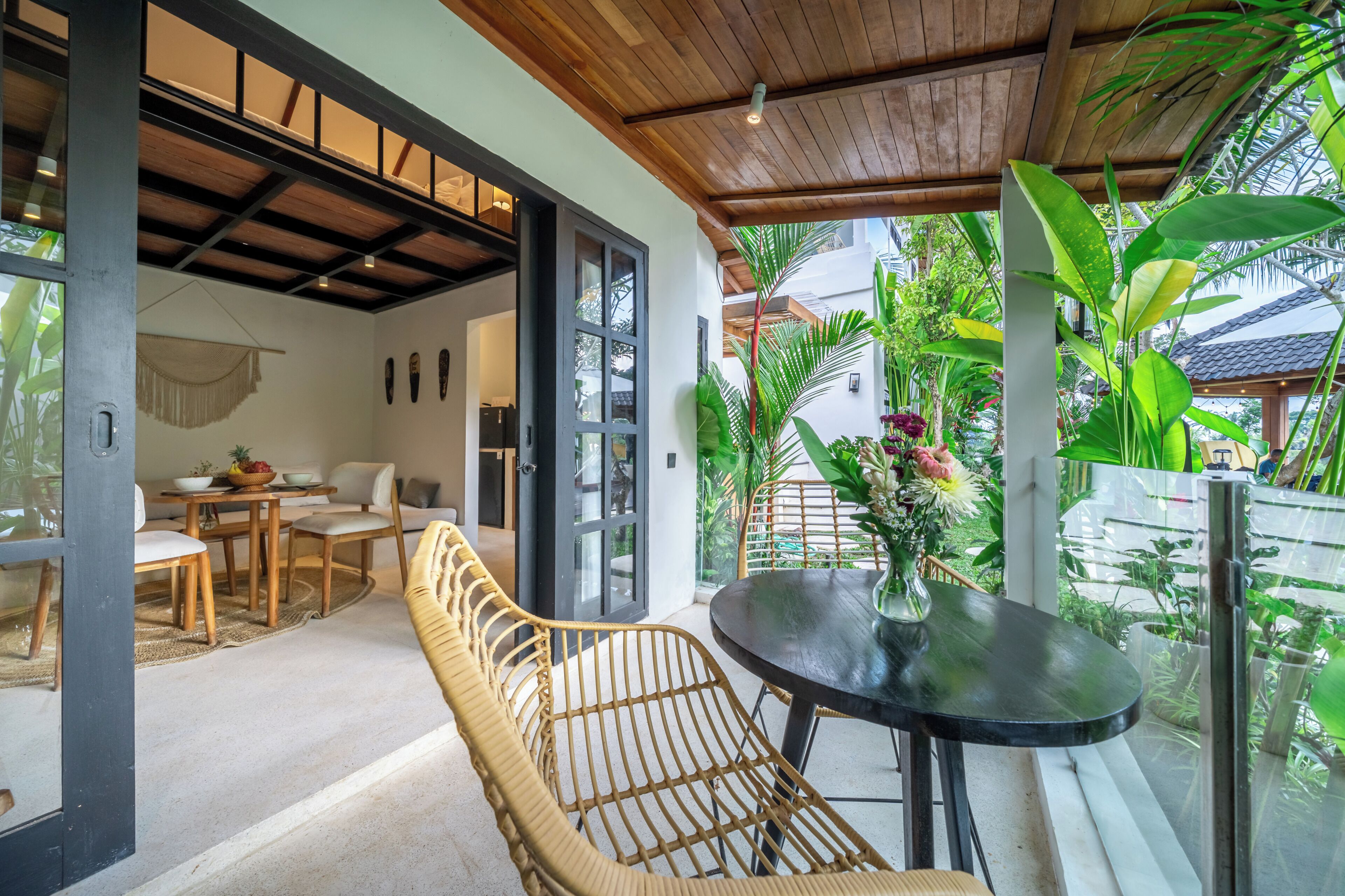 Apartamento conforto, vista para o jardim | Opções para refeição ao ar livre