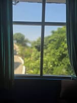 Suíte básica, vista para o jardim | Parte interna