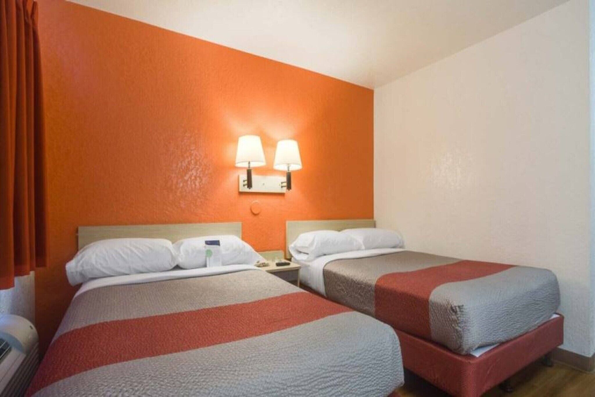 2 Full Beds|ns| Micfridge - Englewood, CO