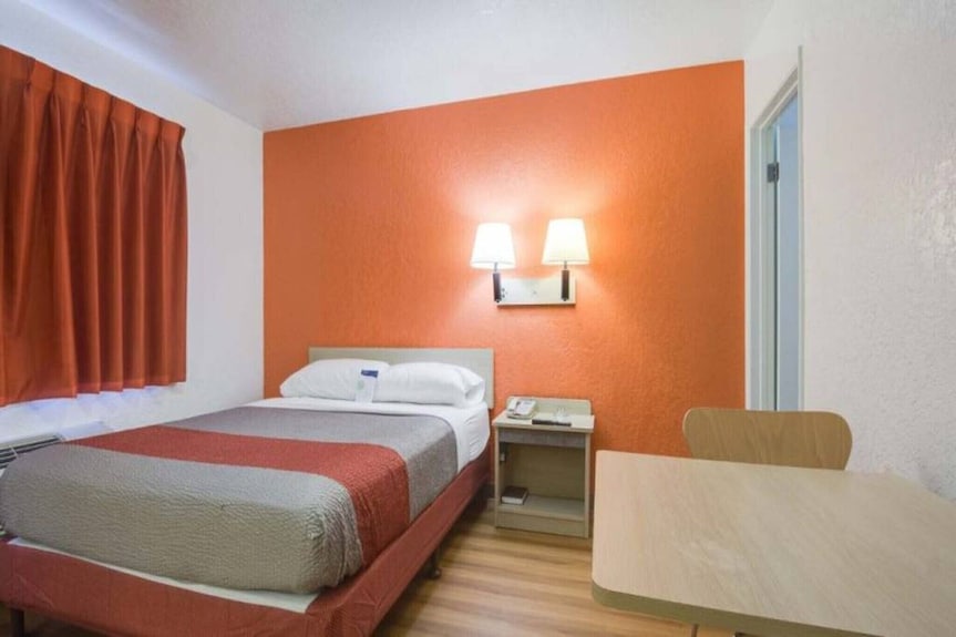 1 Full Bed|mob Acc Ri Shwr Ns Micfridge - Wheat Ridge, CO