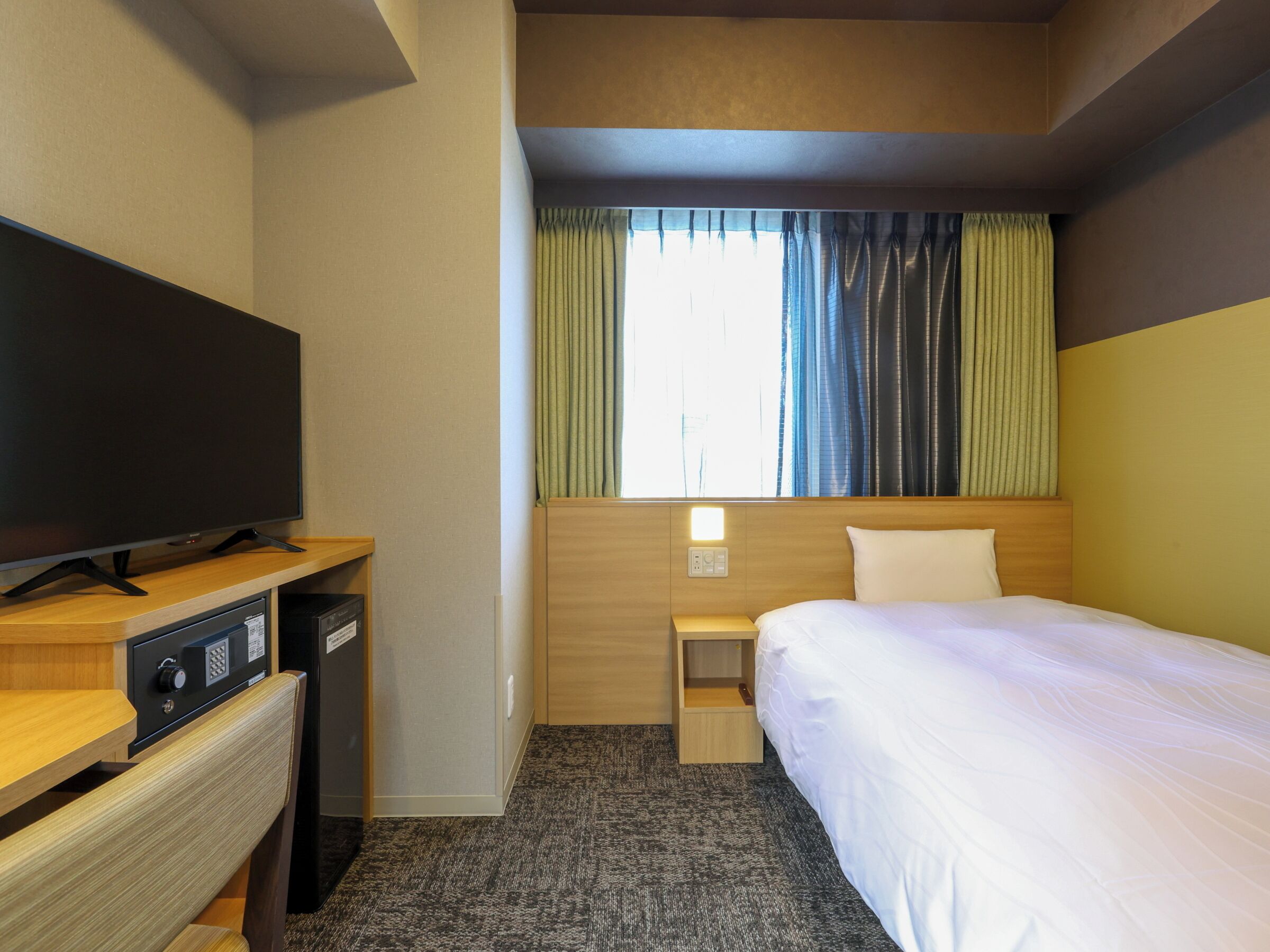 Cofres nos quartos, Wi-Fi de cortesia, roupa de cama
