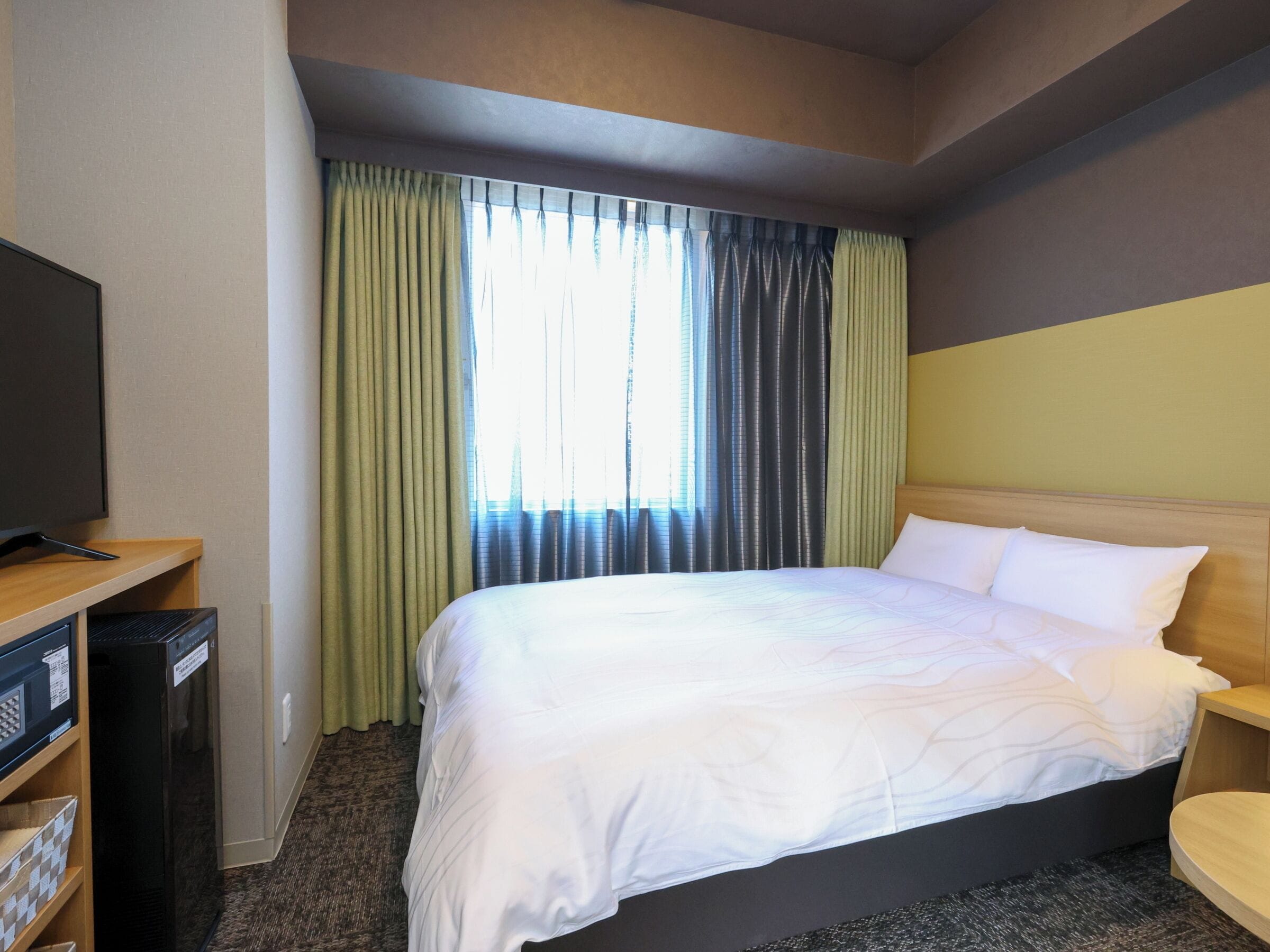Cofres nos quartos, Wi-Fi de cortesia, roupa de cama