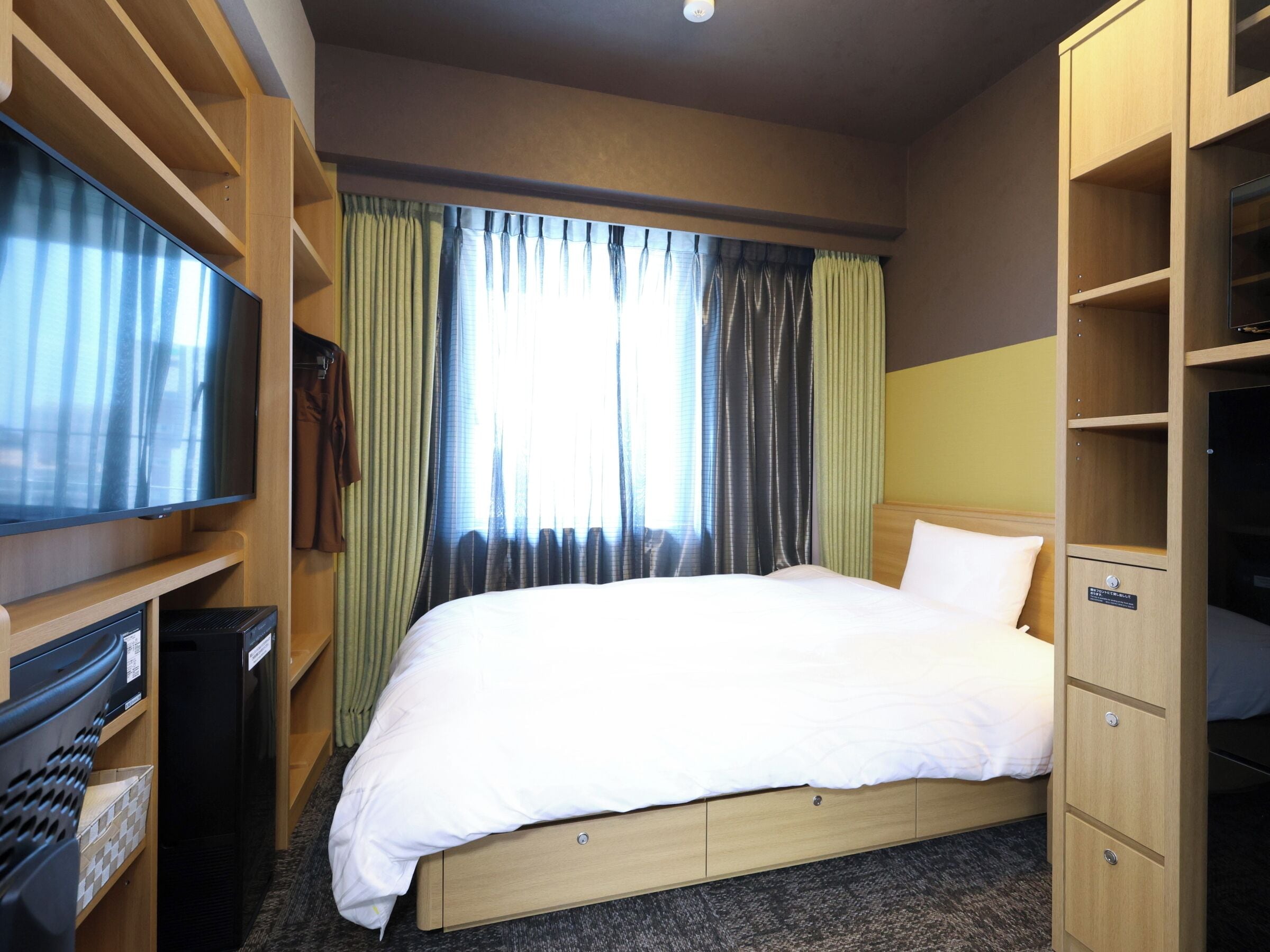 Cofres nos quartos, Wi-Fi de cortesia, roupa de cama