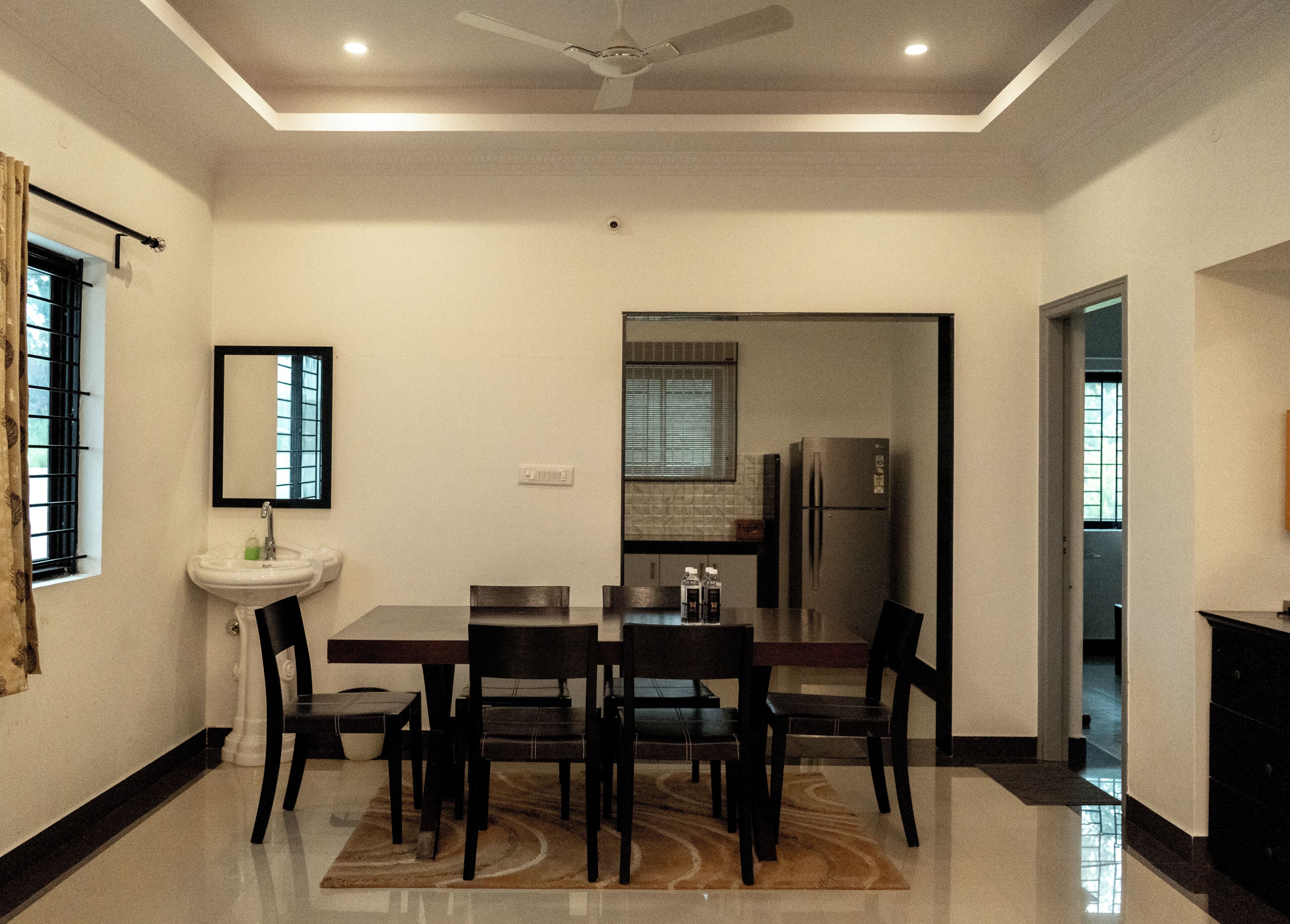 Villa, varanda | Cozinha privada | Uma chaleira elétrica, mesas de jantar 