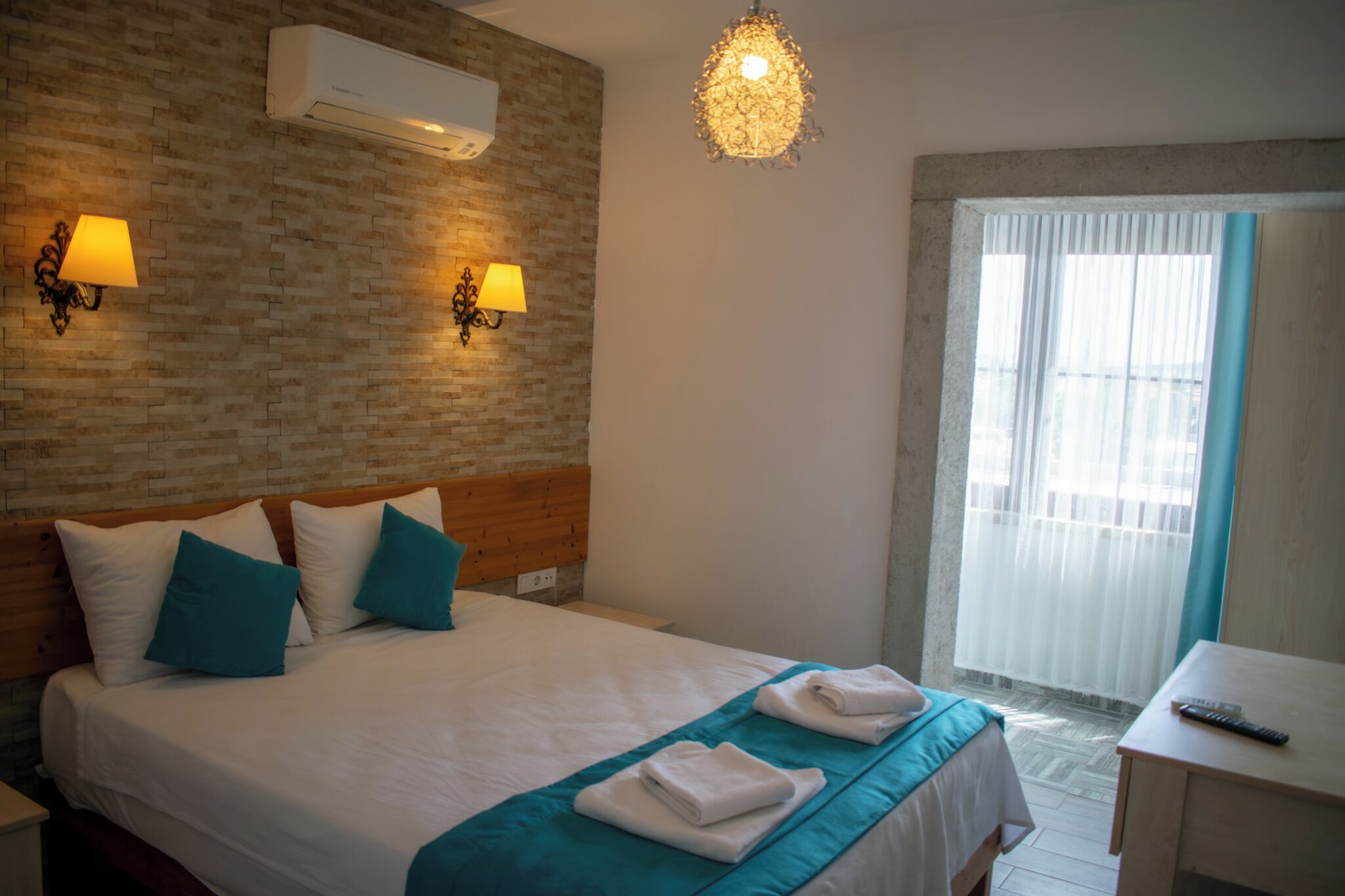 Quarto Duplo Económico, vista para a piscina | Secretária, Wi-fi grátis 